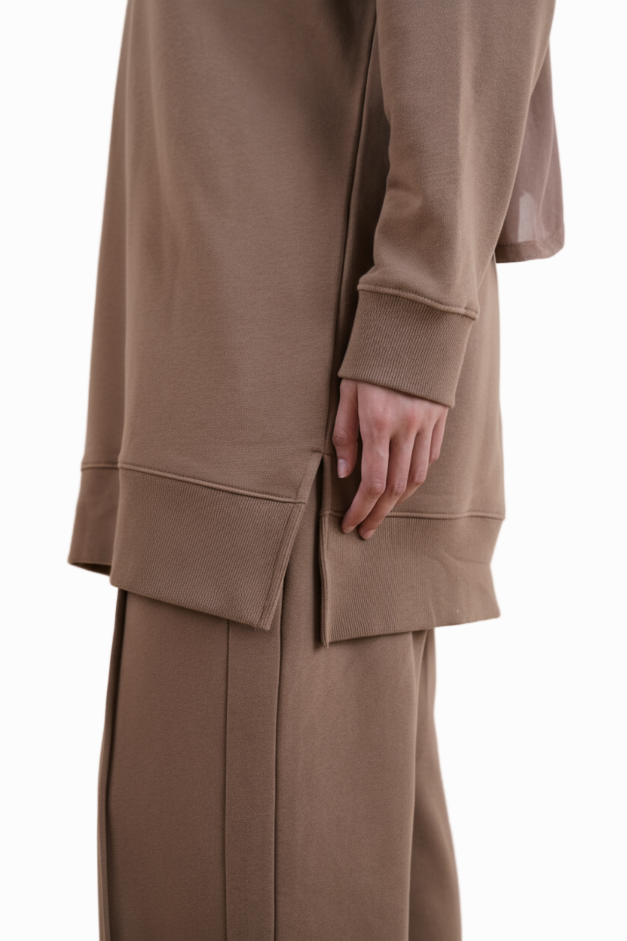 Modest Roots | 𝐖𝐎𝐌𝐄𝐍’𝐒 𝐂𝐋𝐀𝐒𝐒𝐈𝐂 𝐒𝐖𝐄𝐀𝐓𝐒𝐔𝐈𝐓 𝐒𝐄𝐓 - Desert Brown